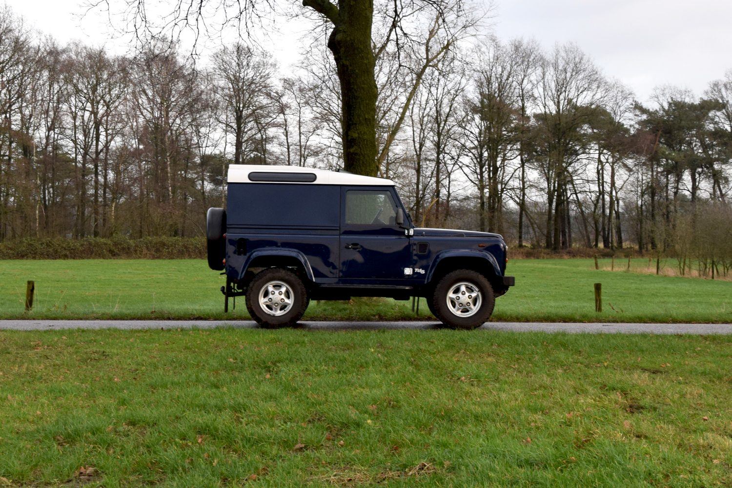 Land Rover Defender 90 TD5 Commercial Hard Top - Oslo Blue Metallic ...